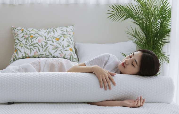 15 best body pillows everyone needs for a good night's sleep [2021 edition]